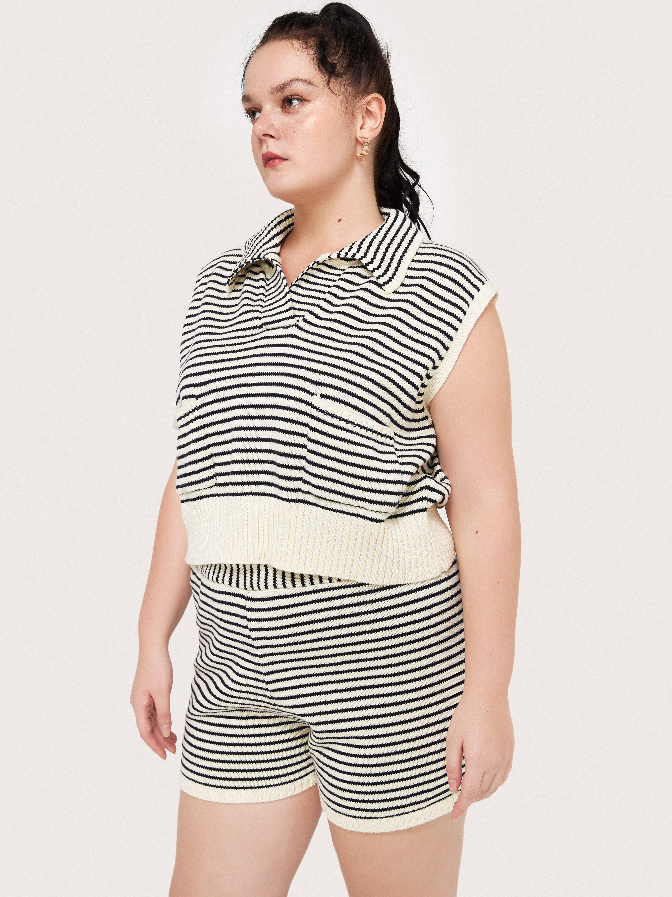 Curve&Plus Stripes Knitted POLO Top