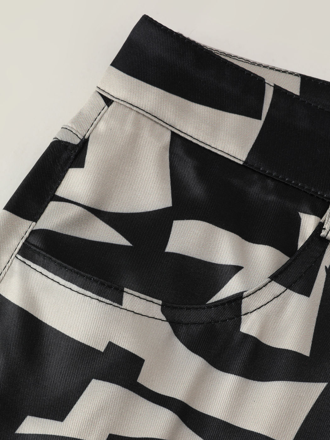 Black & White Geometric Pants For Coffee Shop Daily Casual Exhibition ...