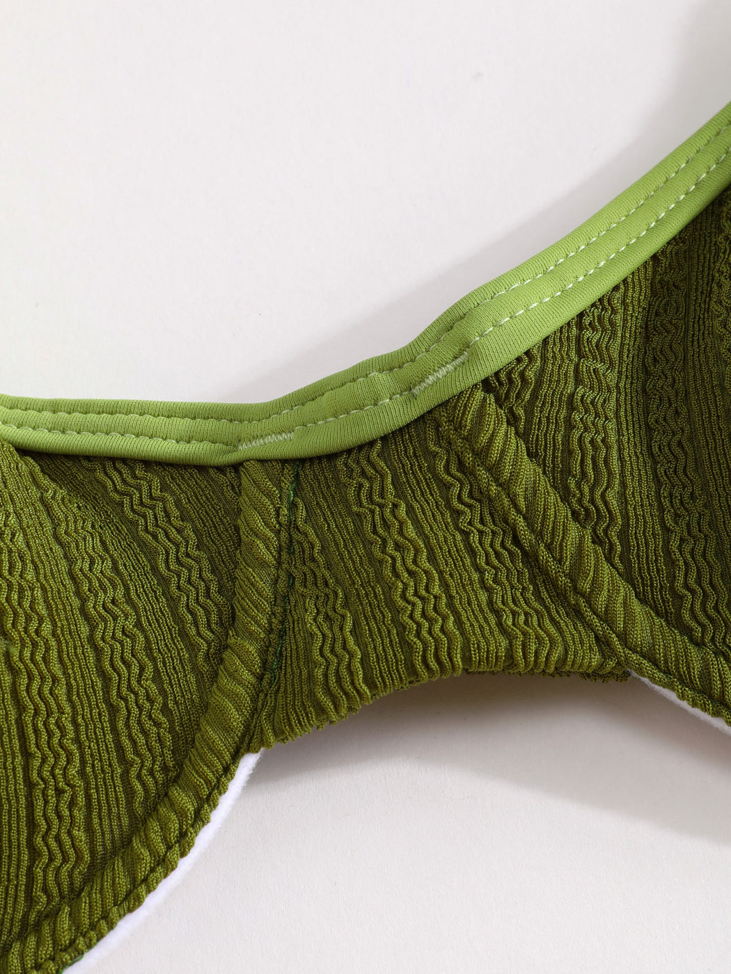 V-neck Contrast Binding Textured Underwire Uplifting Bikini Top For Beach Swimming Pool Vacation