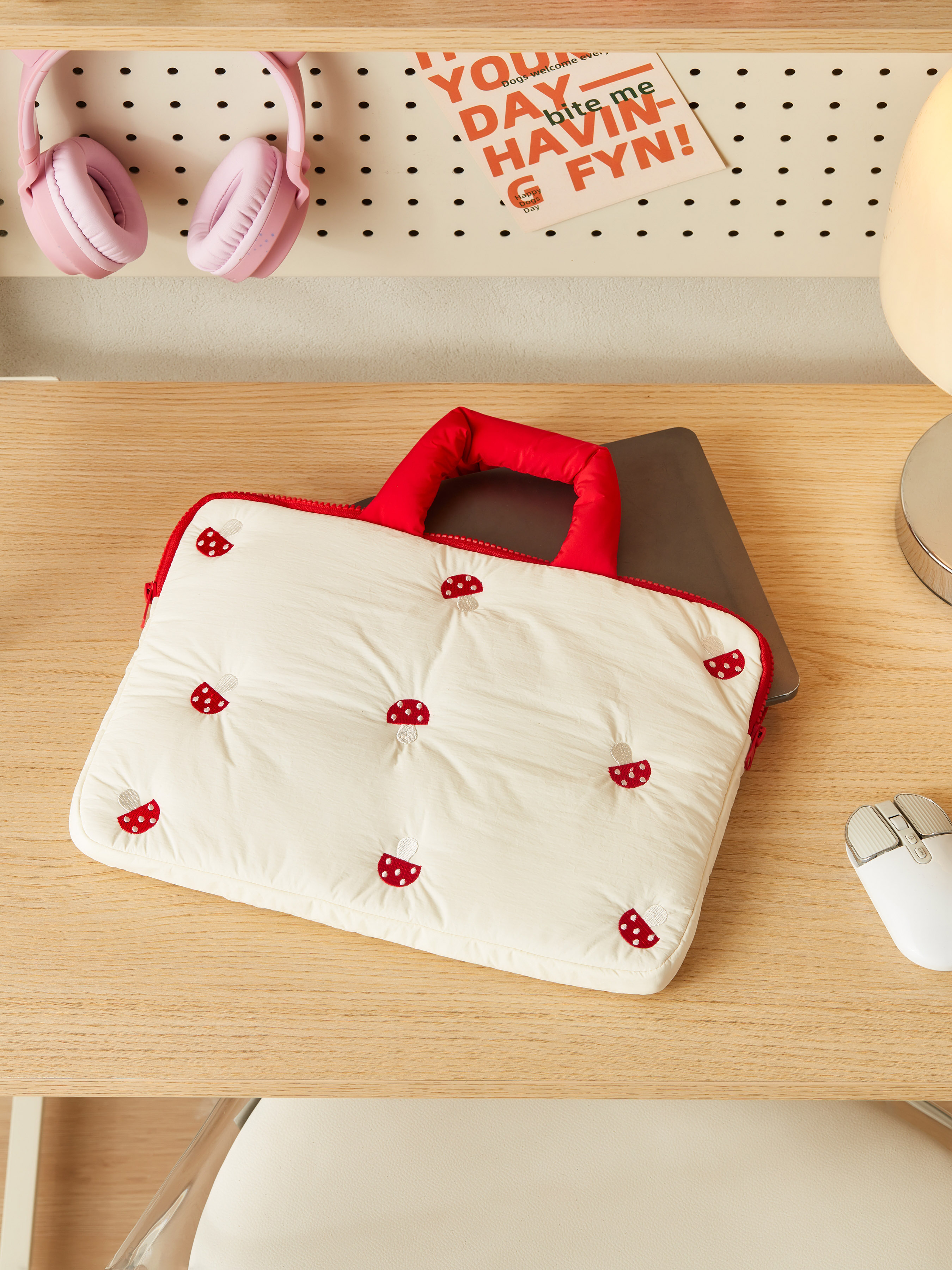 Mushroom Embroidery Shockproof Laptop Bag For Home