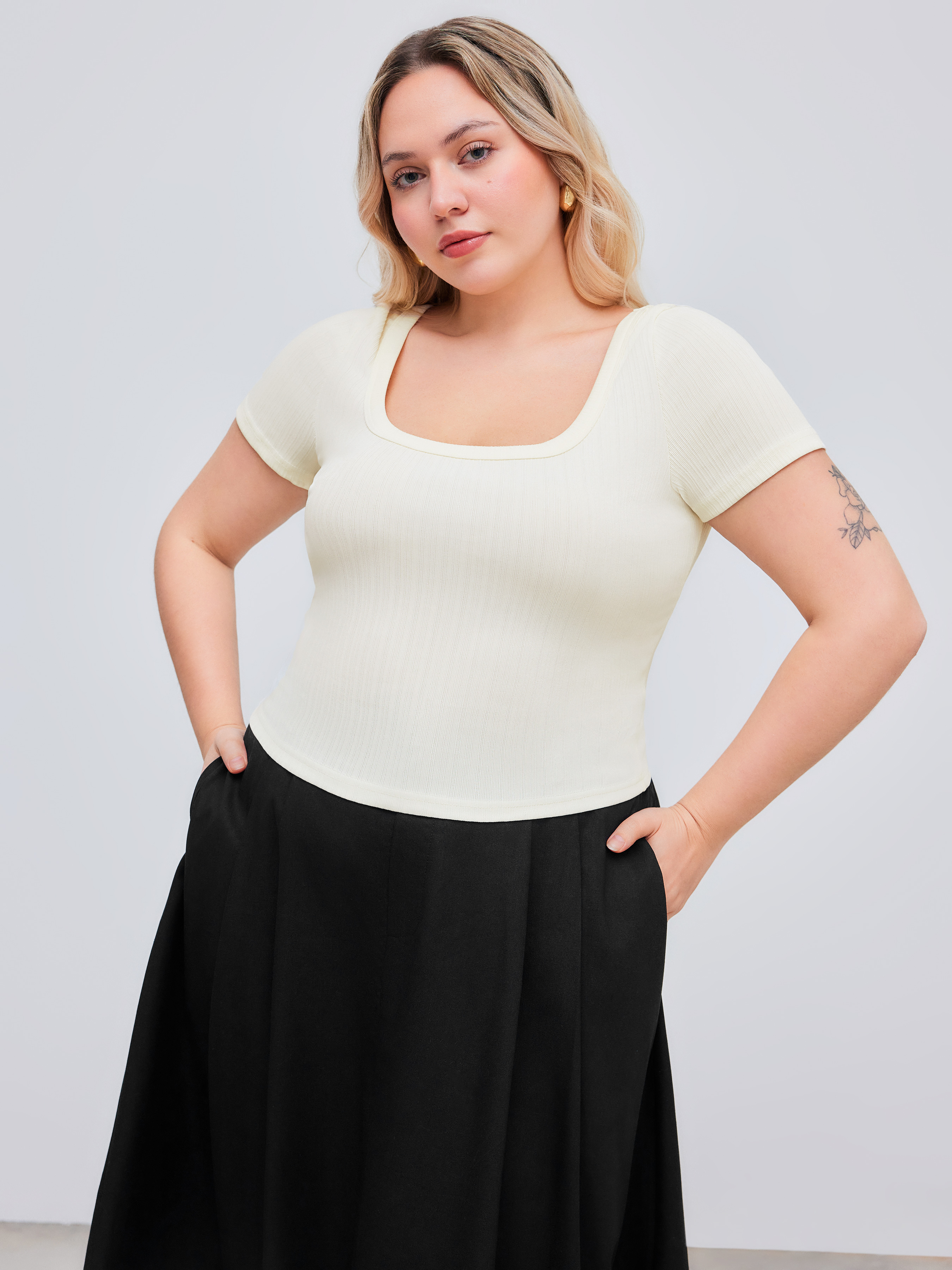 Knit Fabric Scoop Neck Solid Bowknot Short Sleeve Tee Curve & Plus For Coffee Shop Daily Casual