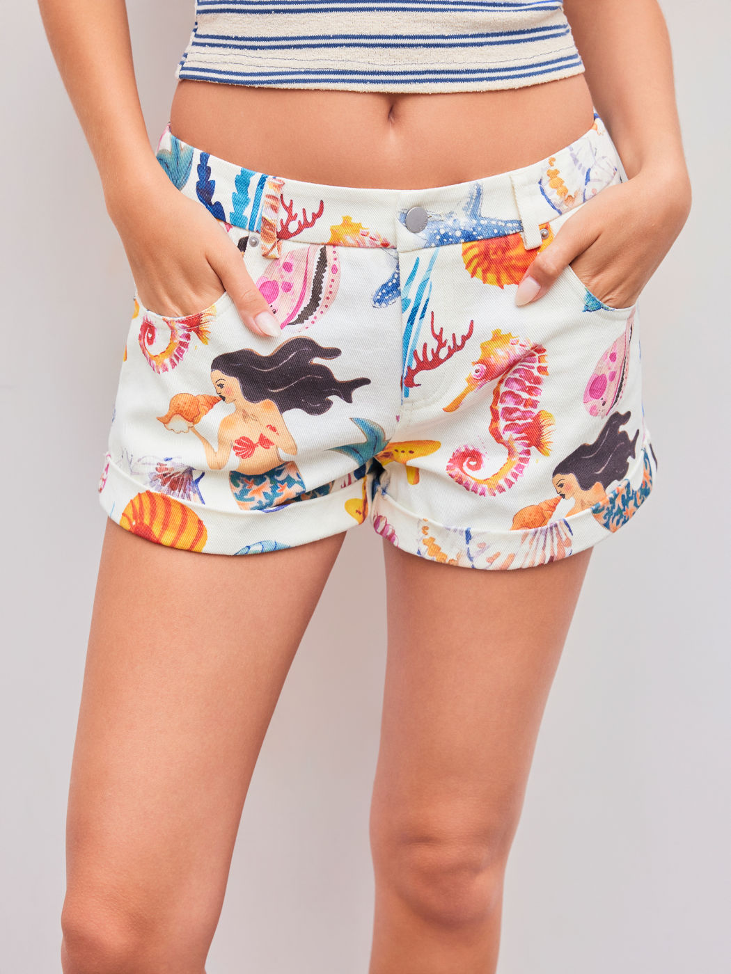 Low Rise Shell & Mermaid Graphic Pocket Shorts For Daily Casual
