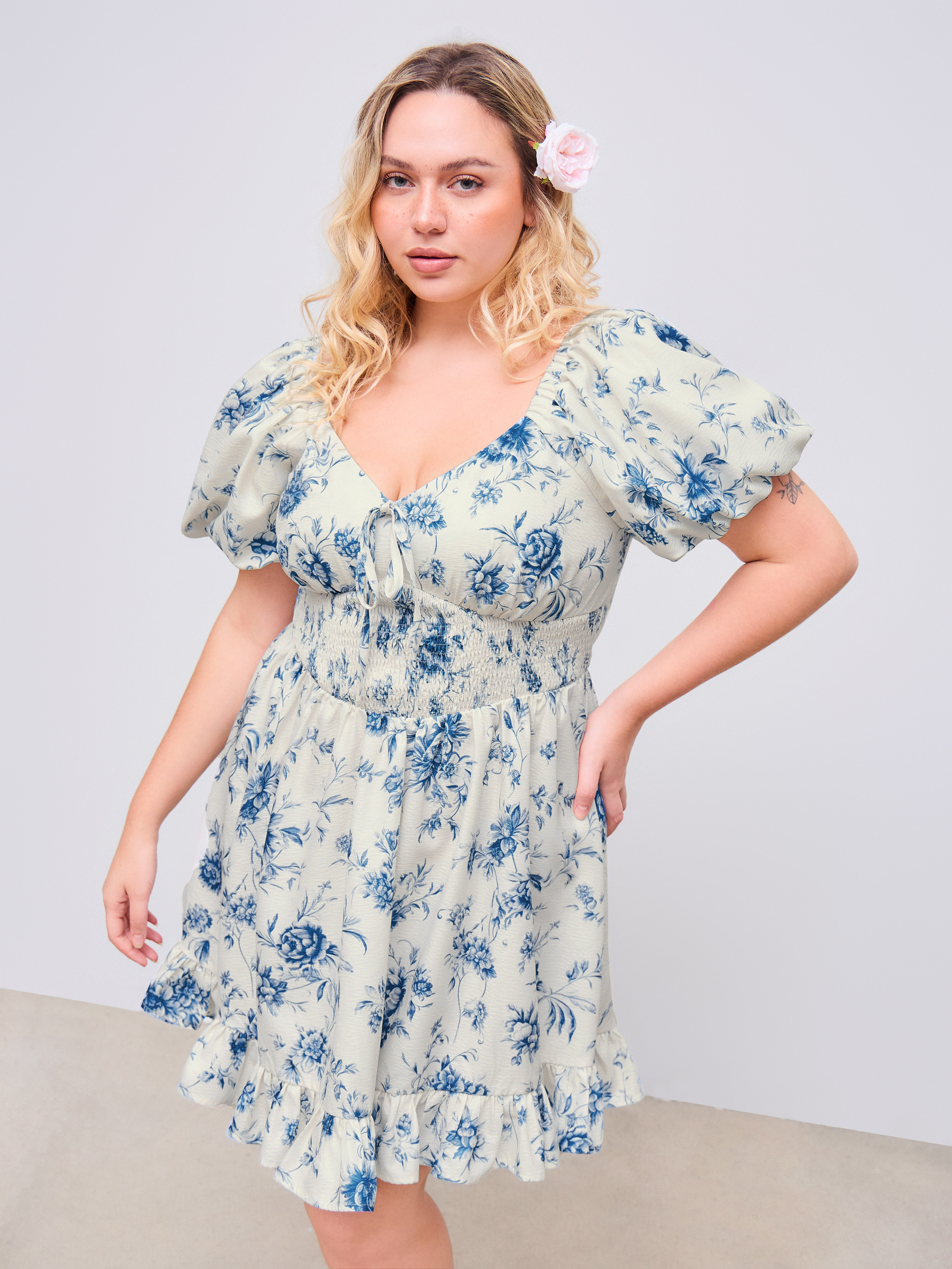 Woven Woven Sweetheart Floral Knotted Shirred Cut Out Mini Dress Curve ...