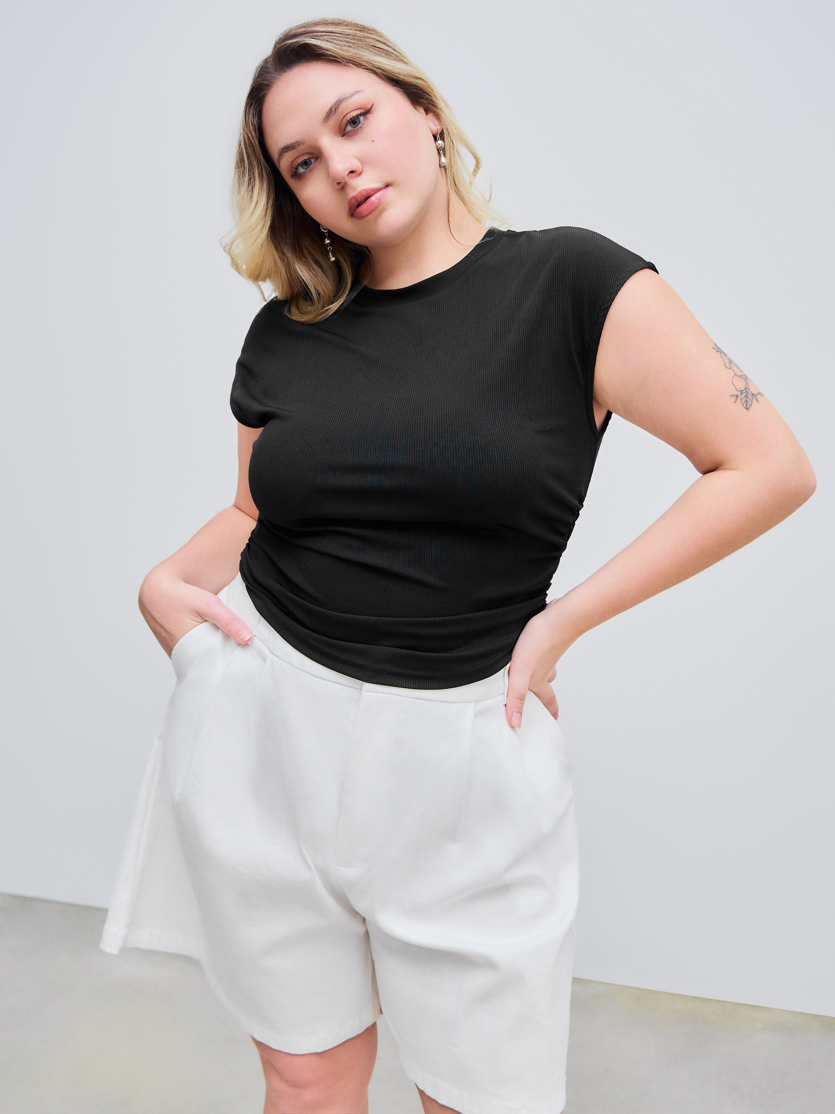 Round Neckline Ruched Solid Short Sleeve Jersey Top Curve & Plus For Daily Casual