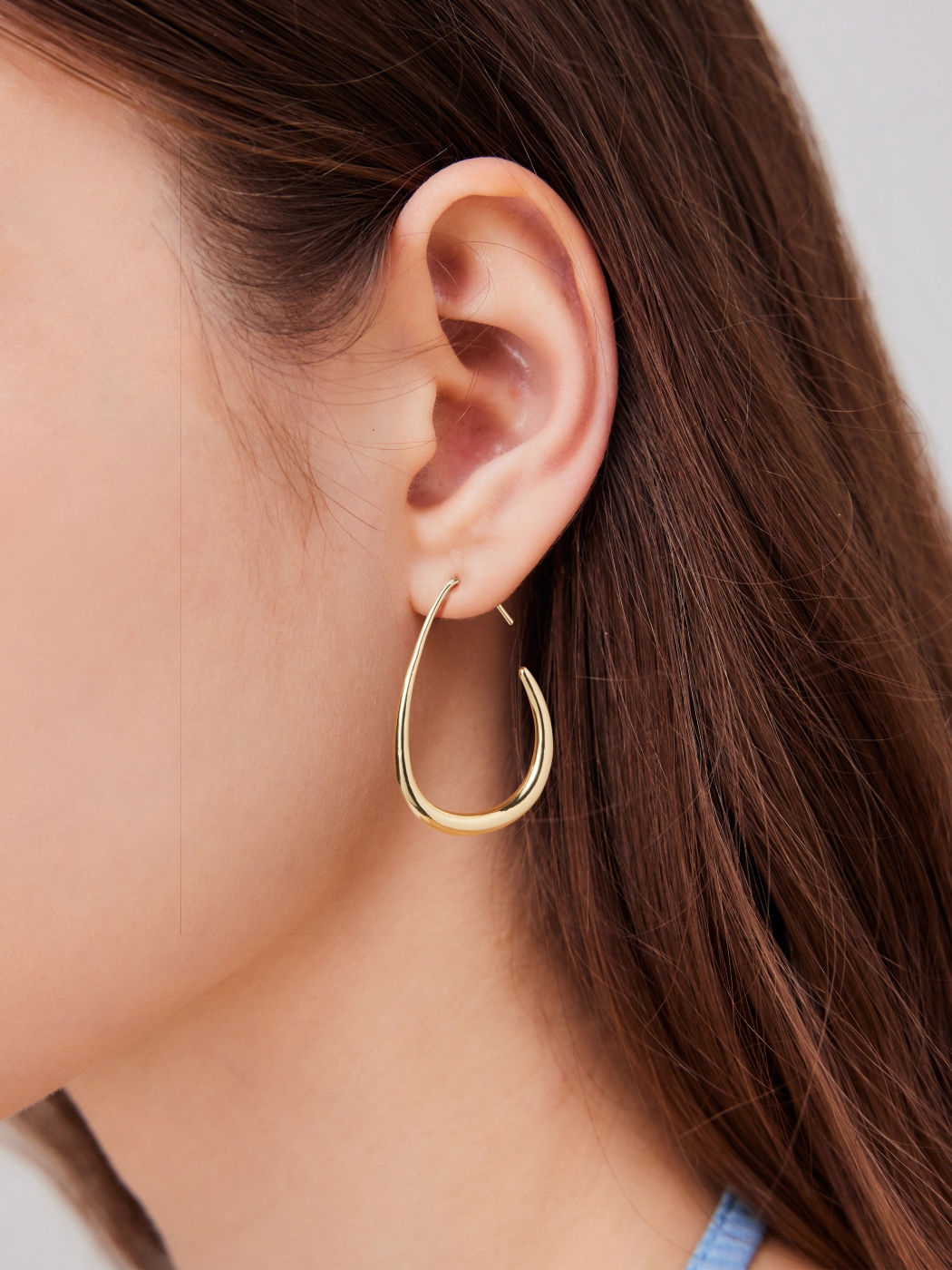 SLIM OVAL DESIGN HOOP EARRINGS For Work Exhibition