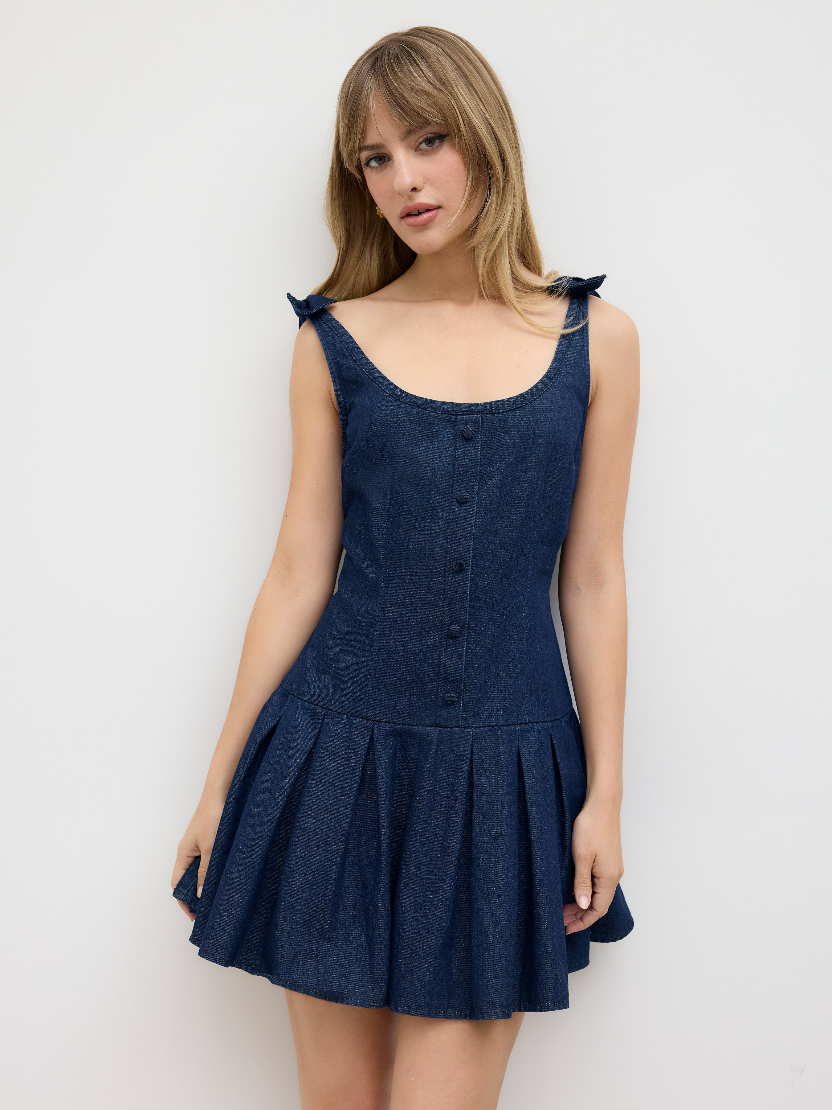 Denim Mini abito in denim con scollo a U e fiocco a pieghe For Casual ...